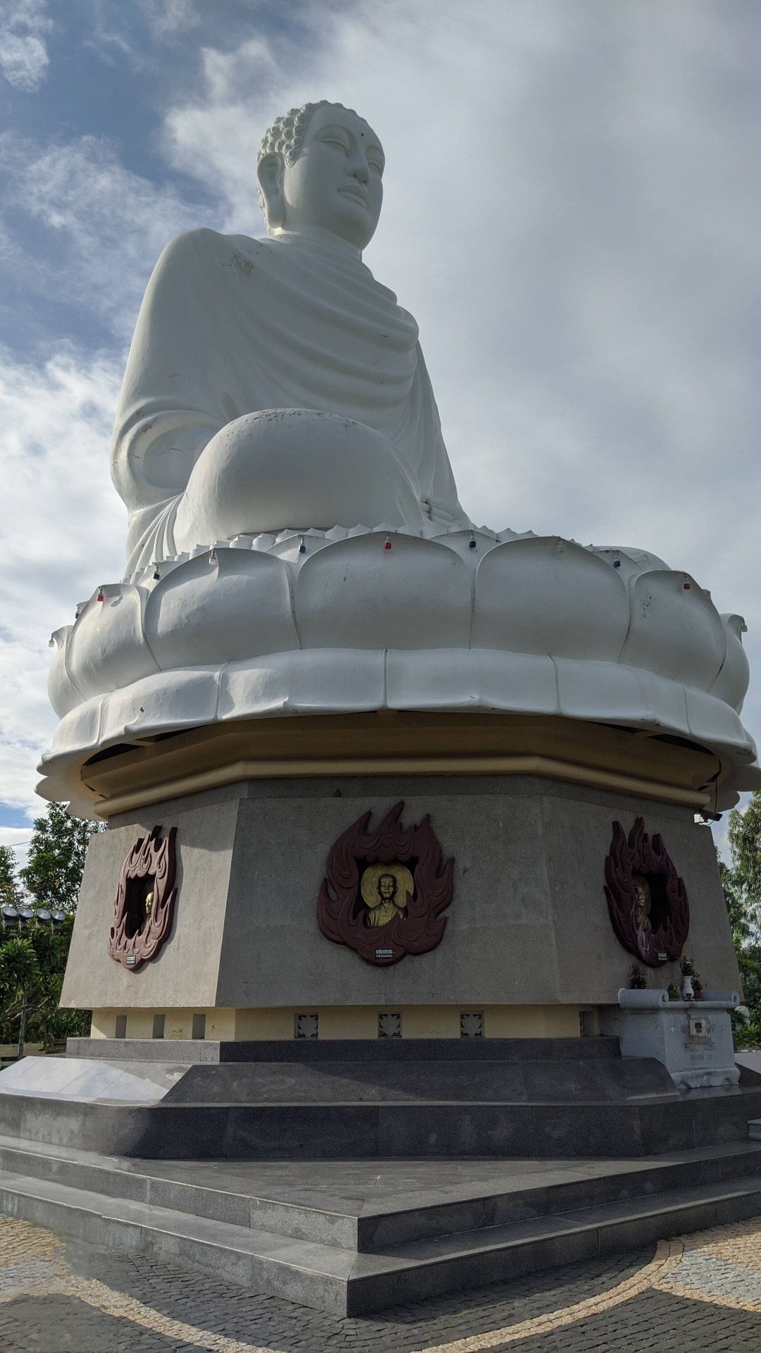 Buddha-statue-at-Long-Son-Pagoda-in-Nha-Trang-1 - ExpatGo