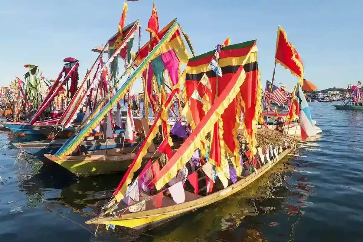Semporna Comes Alive: Culture, Sea Gypsies, and the Spectacle of ...