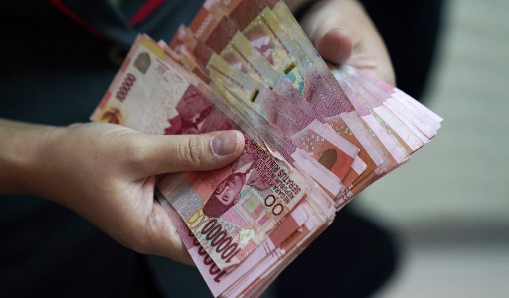 Rupiah Hits Record Low; Indonesia Intervenes to Defend Currency - ExpatGo
